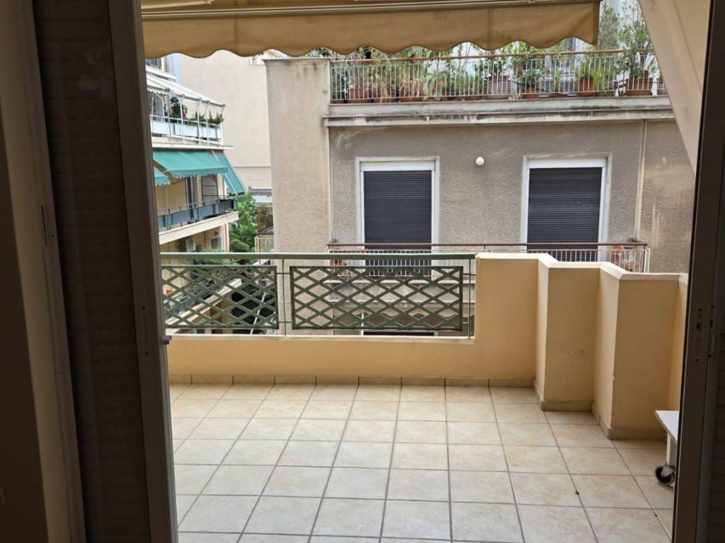 Rent Apartment Kipseli. 2-room flat, Excellent condition, third floor ...